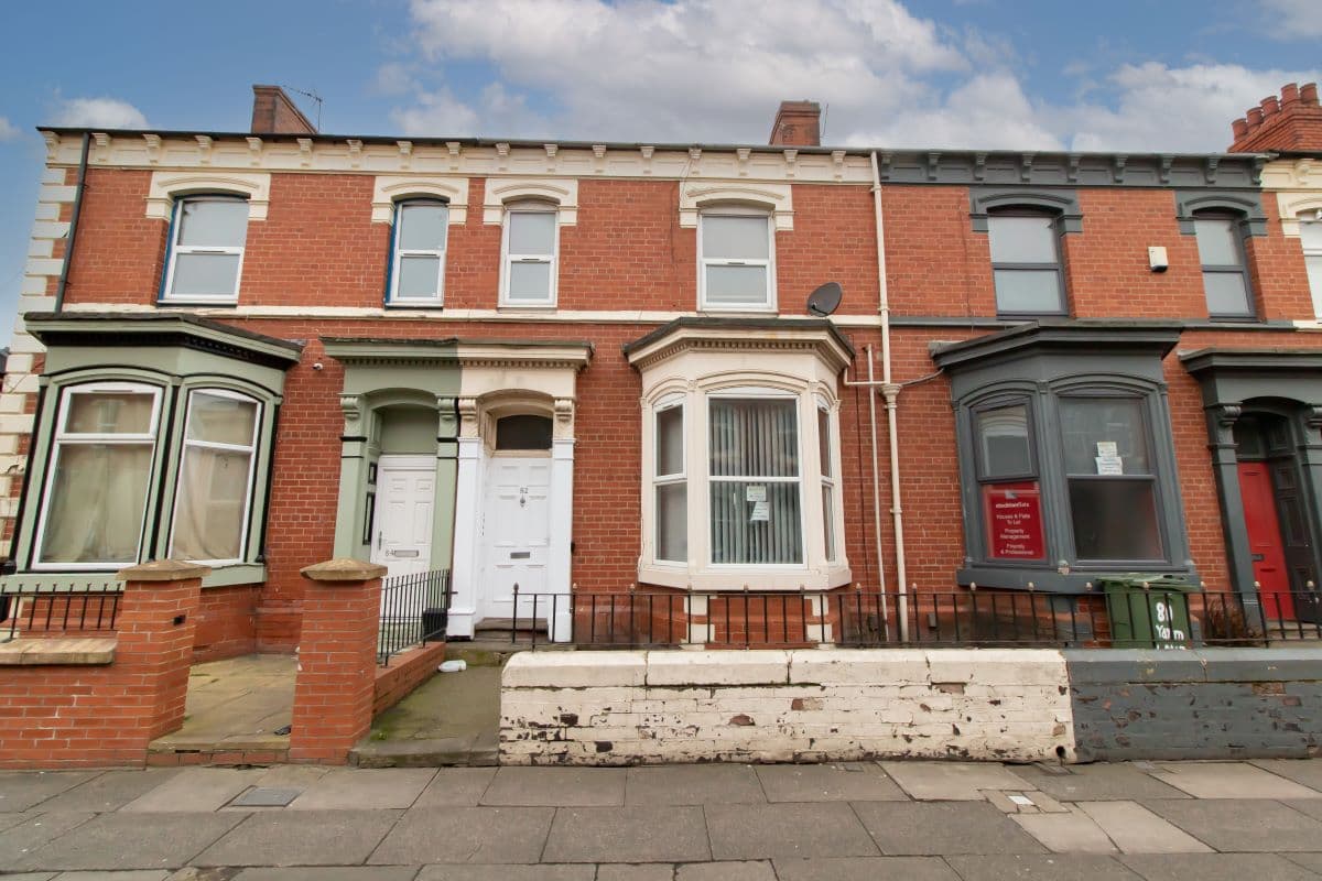 Traditionally Constructed Mid Terrace Property - UK property auctions